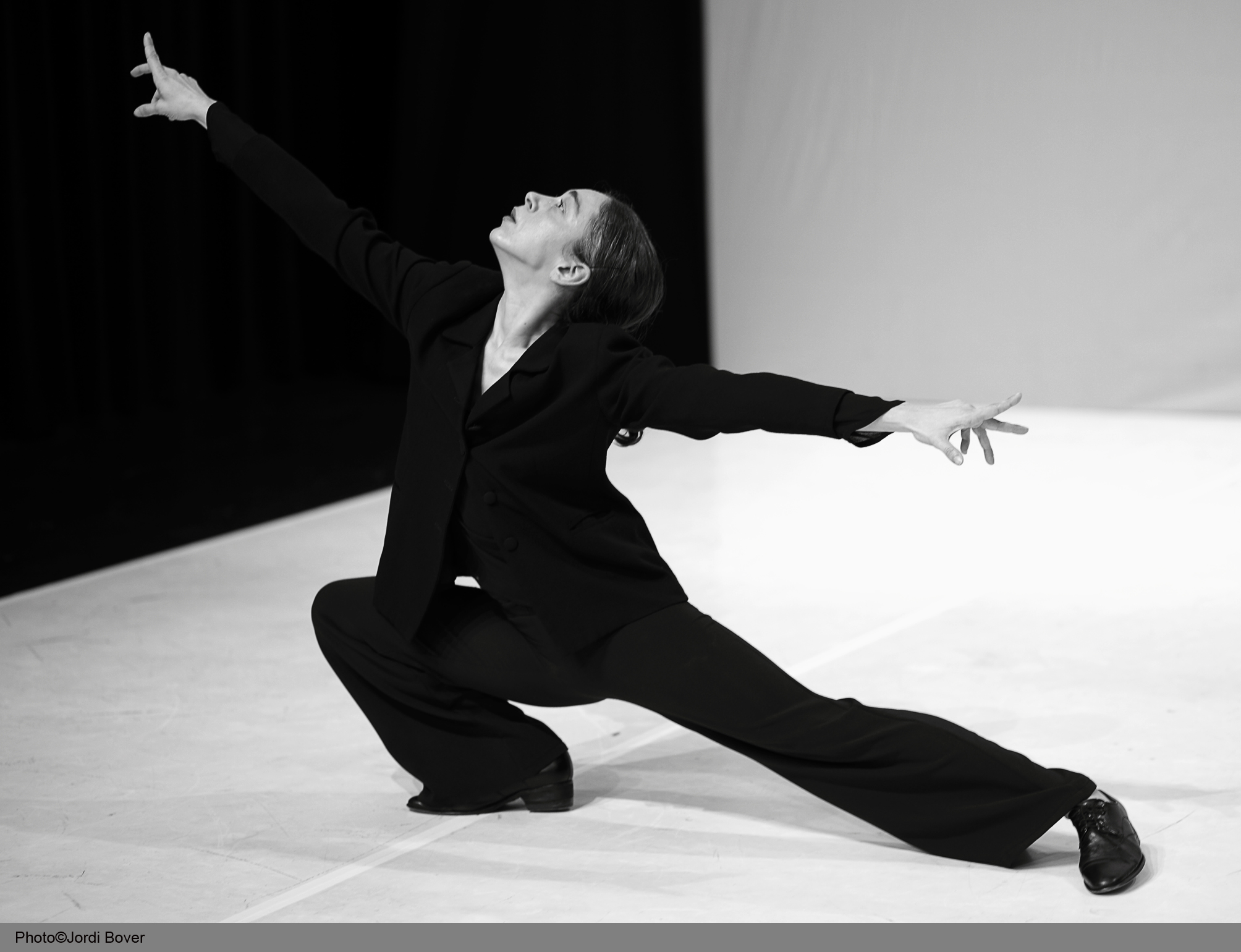 Paranimf. Federica Porello baila a 'Bach' | nomepierdoniuna